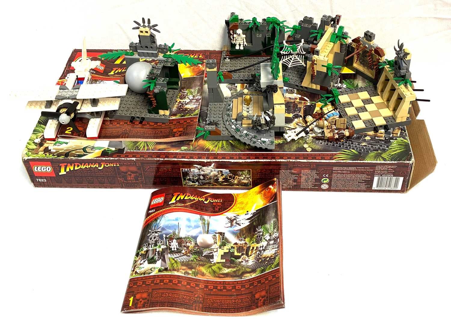 Lot 13 - Lego Raiders of the Lost Ark & Temple of Doom