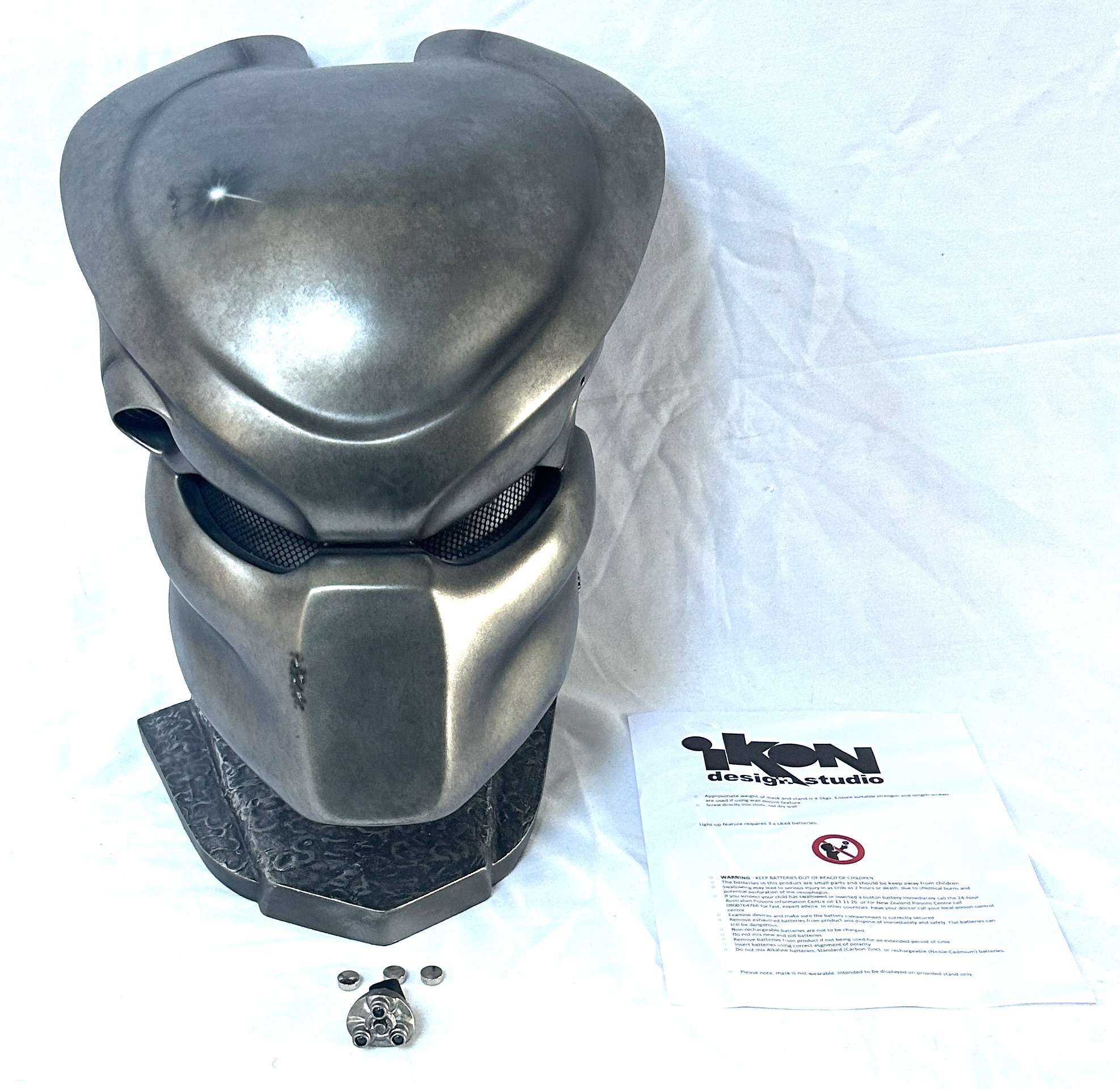 Lot 469 - Ikon Predator Predator Mask with Stand 1:1